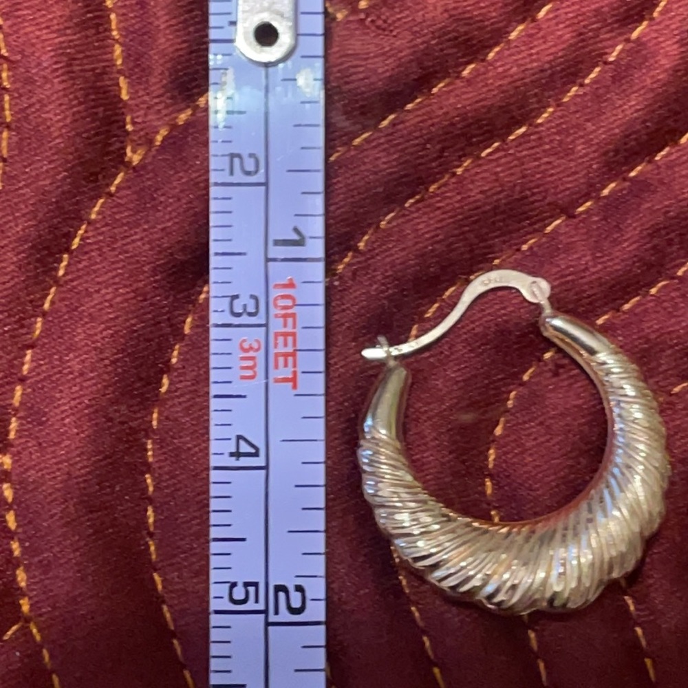 14kt Gold Shrimp Hoops Measuring 1 Inch.Really Nice Q… - Gem